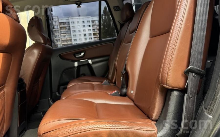 Grey Volvo XC90 2008 in Riga, with an engine capacity of 2.40 L and mileage of 299 thousand km for 4990 €, photo 13 on AUTOMOTO.COM.LV