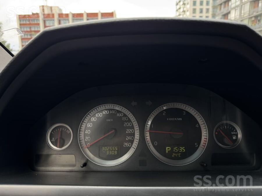 Grey Volvo XC90 2008 in Riga, with an engine capacity of 2.40 L and mileage of 299 thousand km for 4990 €, photo 22 on AUTOMOTO.COM.LV