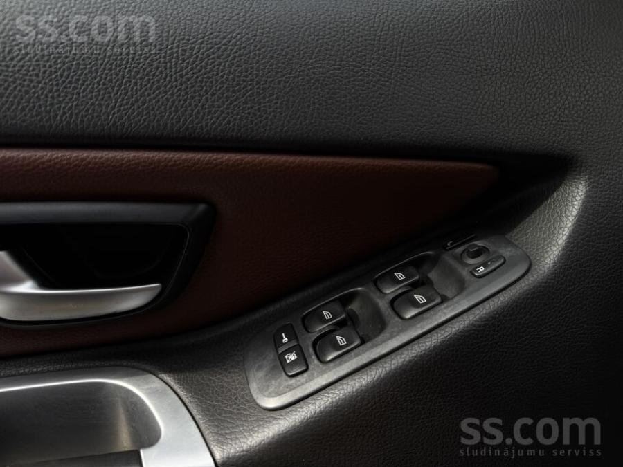 Grey Volvo XC90 2008 in Riga, with an engine capacity of 2.40 L and mileage of 299 thousand km for 4990 €, photo 23 on AUTOMOTO.COM.LV