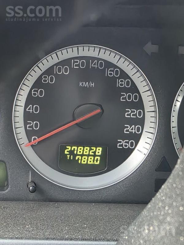 Pelēks Volvo XC90 2008 Cēsis, ar dzinēja tilpumu 2.40 L un nobraukumu 279 tūkst. km par 6250 €, foto 8 vietnē AUTOMOTO.COM.LV