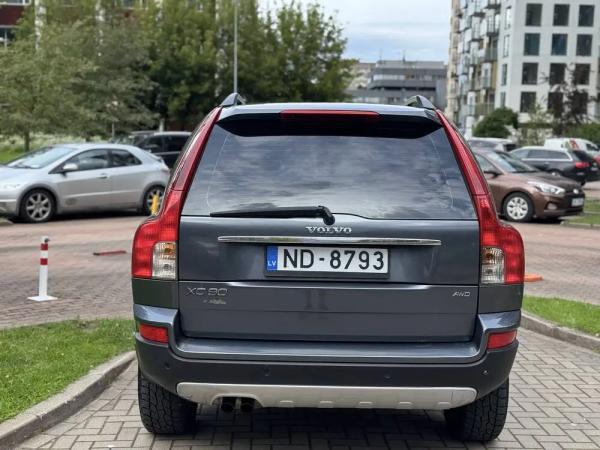 Pelēks Volvo XC90 2008 Rīga, ar dzinēja tilpumu 2.40 L un nobraukumu 299 tūkst. km par 4990 €, foto 6 vietnē AUTOMOTO.COM.LV