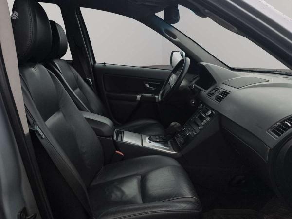 Pelēks Volvo XC90 2008 Viļņa, ar dzinēja tilpumu 2.40 L un nobraukumu 369 tūkst. km par 5999 €, foto 7 vietnē AUTOMOTO.COM.LV
