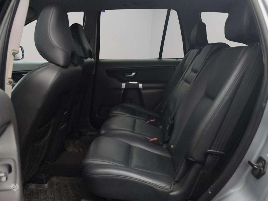 Grey Volvo XC90 2008 in Vilnius, with an engine capacity of 2.40 L and mileage of 369 thousand km for 5999 €, photo 11 on AUTOMOTO.COM.LV