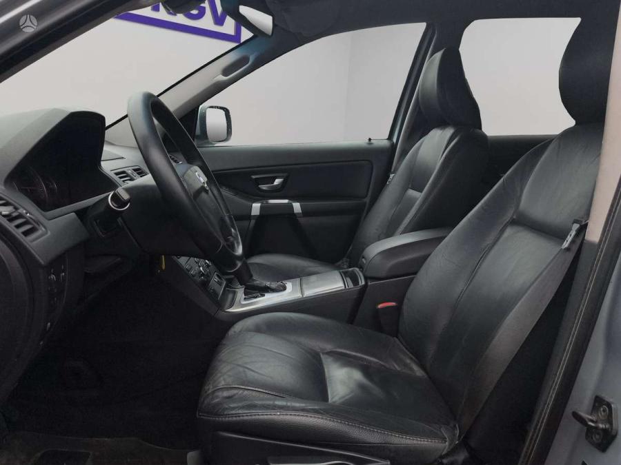 Grey Volvo XC90 2008 in Vilnius, with an engine capacity of 2.40 L and mileage of 369 thousand km for 5999 €, photo 13 on AUTOMOTO.COM.LV
