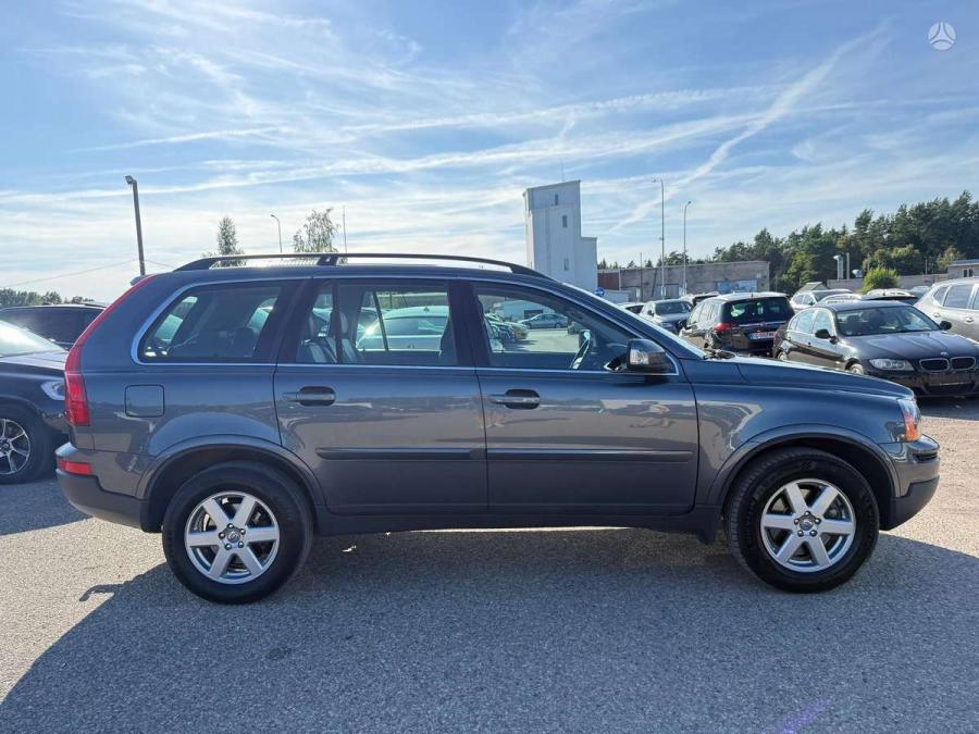 Grey Volvo XC90 2008 in Utena, with an engine capacity of 2.40 L and mileage of 239 thousand km for 6950 €, photo 8 on AUTOMOTO.COM.LV