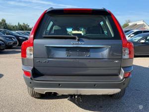 Grey Volvo XC90 2008 in Utena, with an engine capacity of 2.40 L and mileage of 239 thousand km for 6950 €, photo 10 on AUTOMOTO.COM.LV