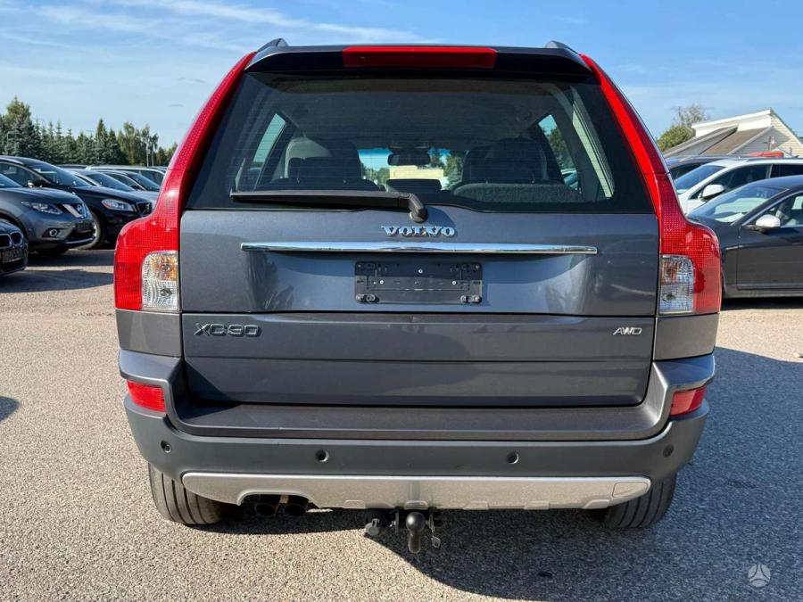 Grey Volvo XC90 2008 in Utena, with an engine capacity of 2.40 L and mileage of 239 thousand km for 6950 €, photo 10 on AUTOMOTO.COM.LV