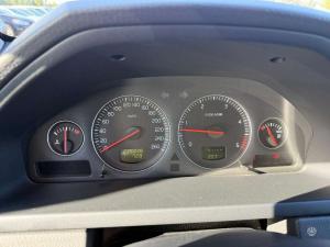 Grey Volvo XC90 2008 in Utena, with an engine capacity of 2.40 L and mileage of 239 thousand km for 6950 €, photo 15 on AUTOMOTO.COM.LV