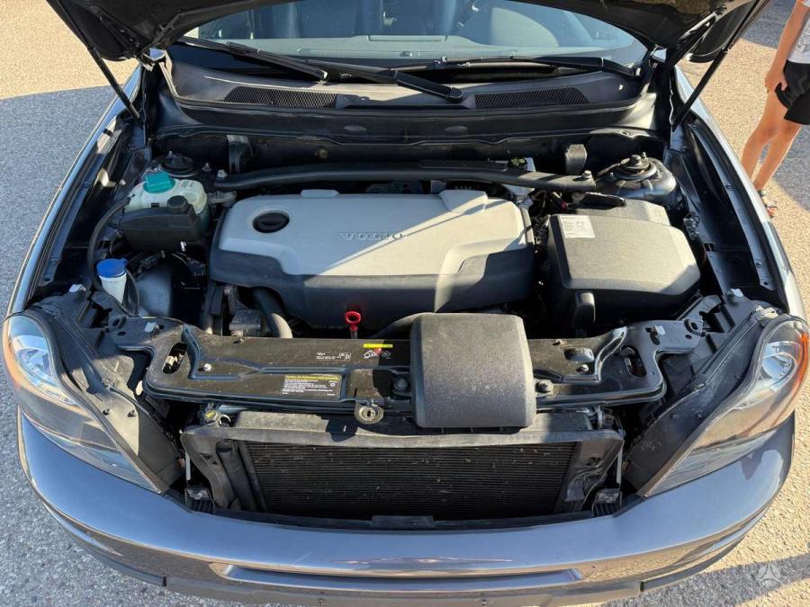 Grey Volvo XC90 2008 in Utena, with an engine capacity of 2.40 L and mileage of 239 thousand km for 6950 €, photo 21 on AUTOMOTO.COM.LV