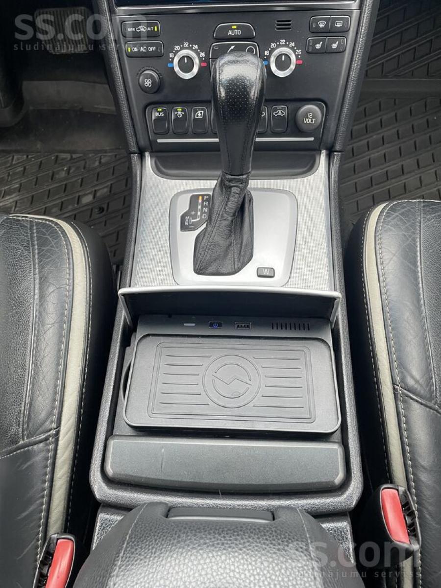 Grey Volvo XC90 2008 in Riga, with an engine capacity of 2.40 L and mileage of 363 thousand km for 6200 €, photo 10 on AUTOMOTO.COM.LV
