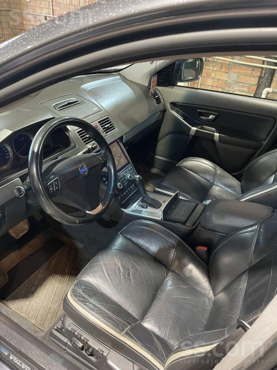 Grey Volvo XC90 2008 in Riga, with an engine capacity of 2.40 L and mileage of 363 thousand km for 6200 €, photo 12 on AUTOMOTO.COM.LV