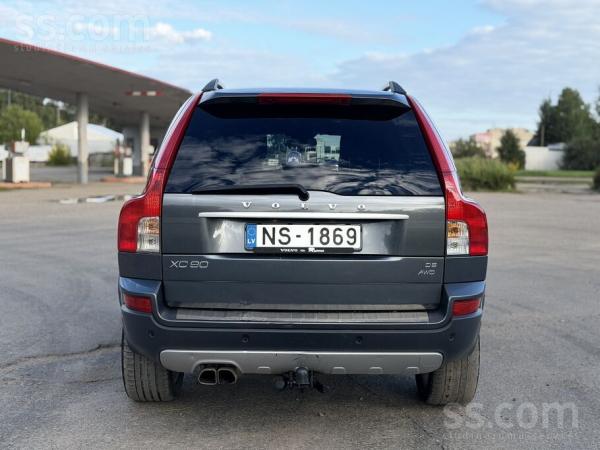 Pelēks Volvo XC90 2008 Ogre, ar dzinēja tilpumu 2.40 L un nobraukumu 271 tūkst. km par 5100 €, foto 9 vietnē AUTOMOTO.COM.LV
