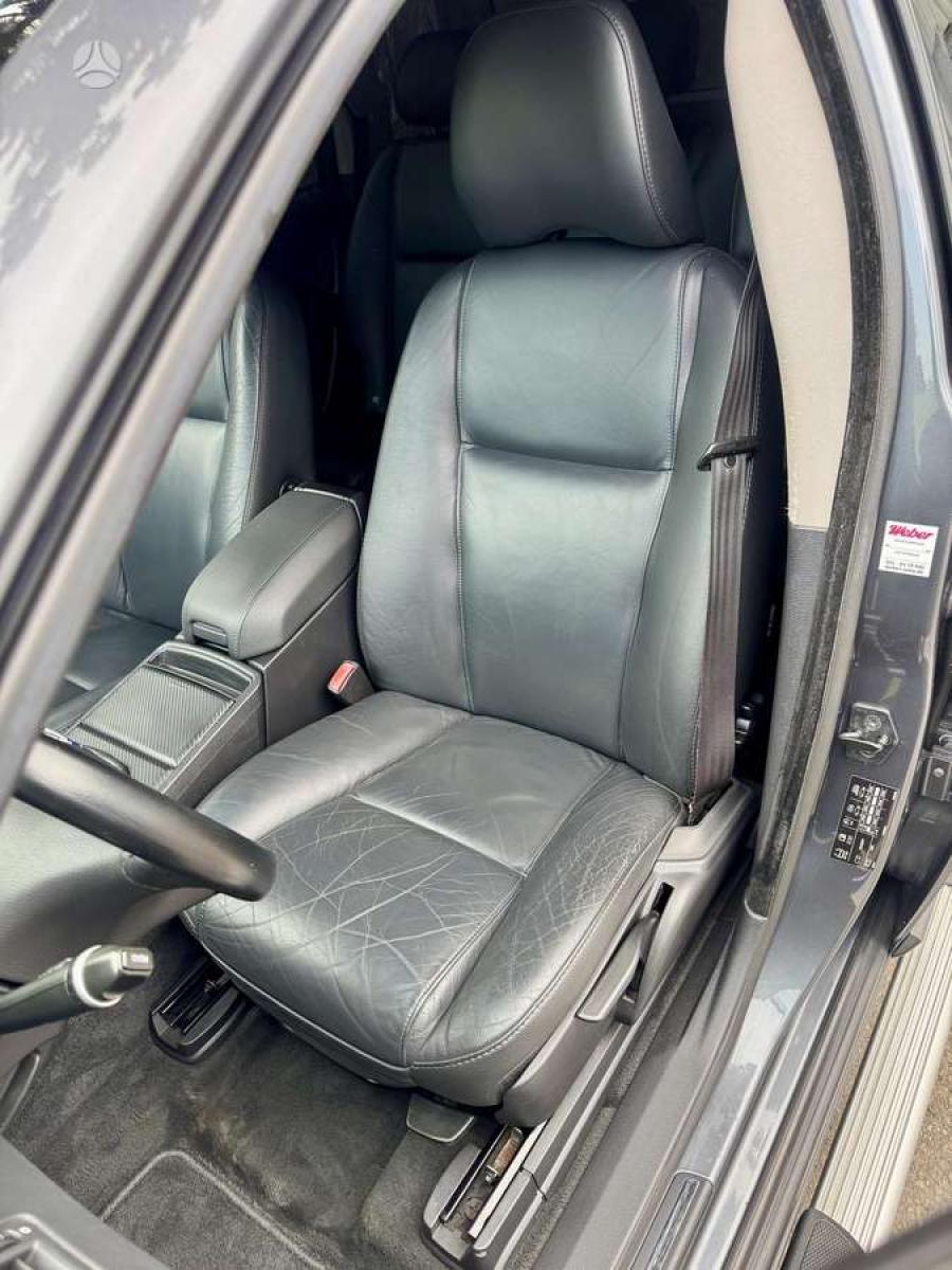 Grey Volvo XC90 2008 in Vilnius, with an engine capacity of 2.40 L and mileage of 281 thousand km for 6690 €, photo 8 on AUTOMOTO.COM.LV