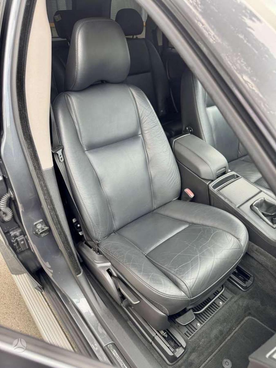 Grey Volvo XC90 2008 in Vilnius, with an engine capacity of 2.40 L and mileage of 281 thousand km for 6690 €, photo 10 on AUTOMOTO.COM.LV