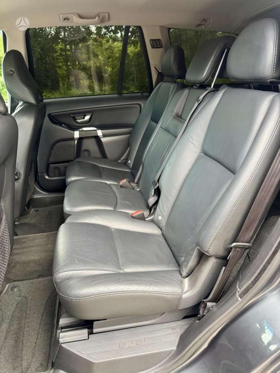 Grey Volvo XC90 2008 in Vilnius, with an engine capacity of 2.40 L and mileage of 281 thousand km for 6690 €, photo 12 on AUTOMOTO.COM.LV