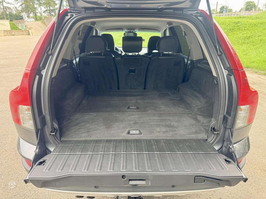 Grey Volvo XC90 2008 in Vilnius, with an engine capacity of 2.40 L and mileage of 281 thousand km for 6690 €, photo 13 on AUTOMOTO.COM.LV