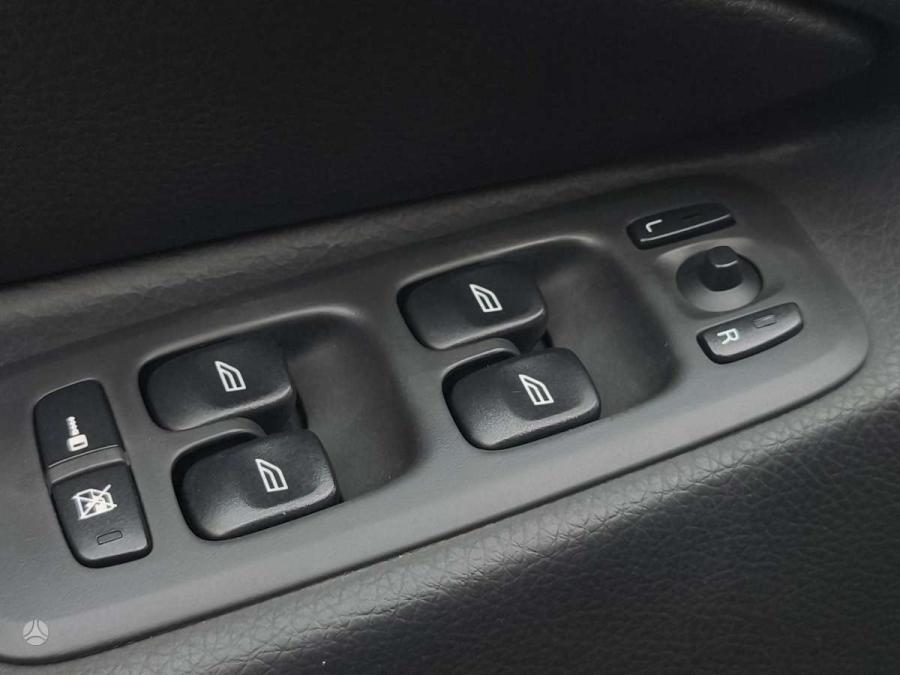 Grey Volvo XC90 2008 in Vilnius, with an engine capacity of 2.40 L and mileage of 369 thousand km for 5999 €, photo 14 on AUTOMOTO.COM.LV