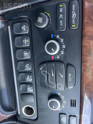 Pelēks Volvo XC90 2008 Jelgava, ar dzinēja tilpumu 2.40 L un nobraukumu 430 tūkst. km par 6320 €, foto 13 vietnē AUTOMOTO.COM.LV