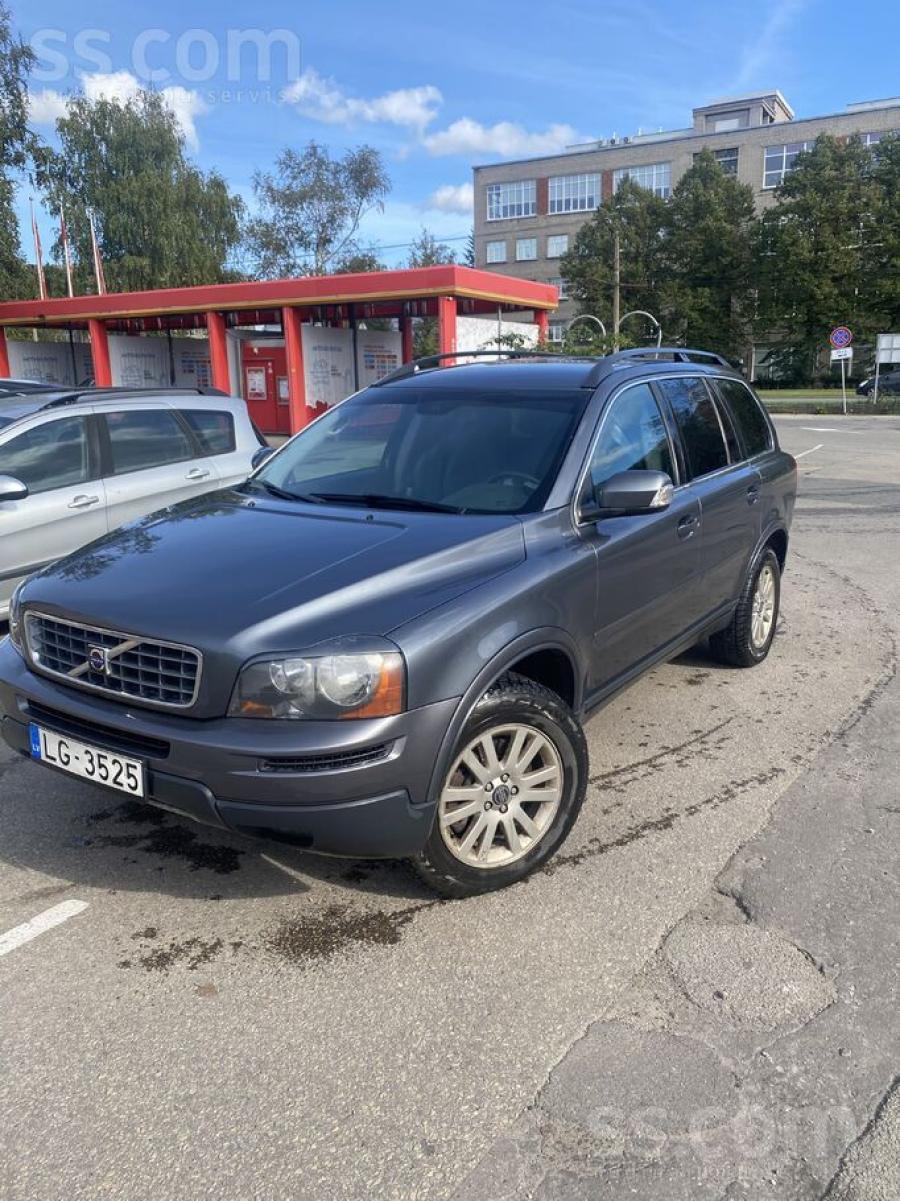 Grey Volvo XC90 2008 in Riga, with an engine capacity of 2.40 L and mileage of 402 thousand km for 4400 €, photo 1 on AUTOMOTO.COM.LV