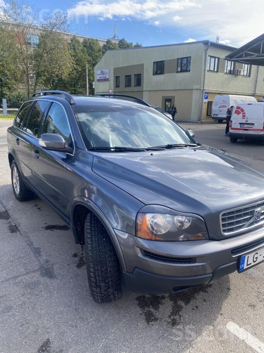 Grey Volvo XC90 2008 in Riga, with an engine capacity of 2.40 L and mileage of 402 thousand km for 4400 €, photo 3 on AUTOMOTO.COM.LV