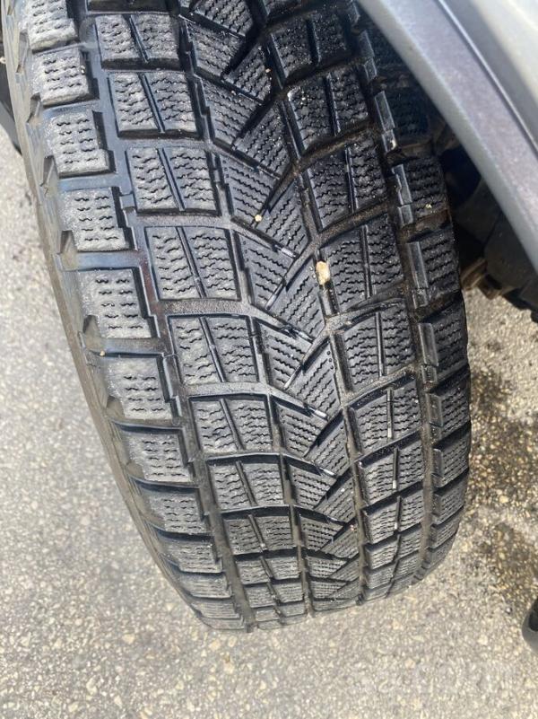 Pelēks Volvo XC90 2008 Rīga, ar dzinēja tilpumu 2.40 L un nobraukumu 402 tūkst. km par 4400 €, foto 5 vietnē AUTOMOTO.COM.LV