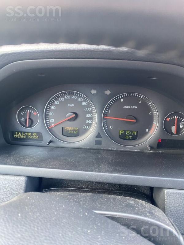 Pelēks Volvo XC90 2008 Rīga, ar dzinēja tilpumu 2.40 L un nobraukumu 402 tūkst. km par 4400 €, foto 6 vietnē AUTOMOTO.COM.LV