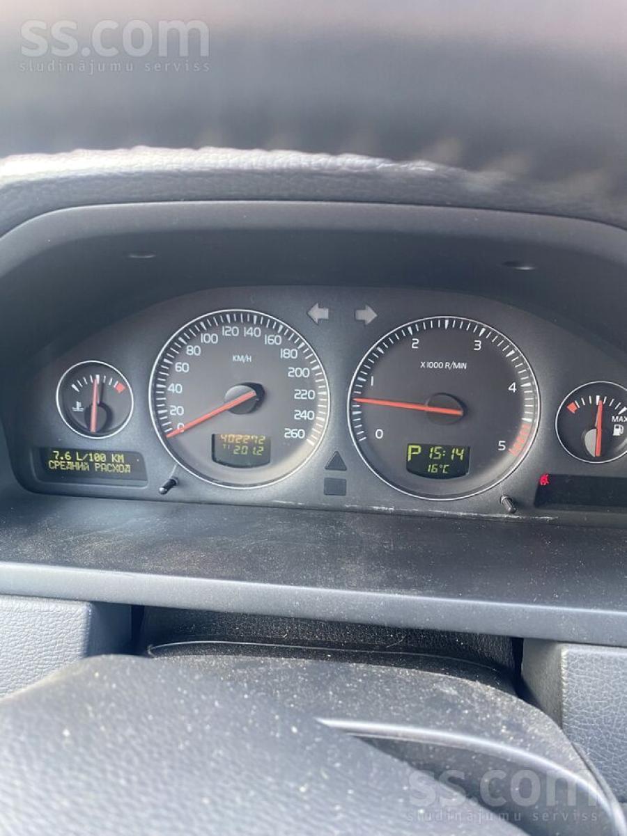 Grey Volvo XC90 2008 in Riga, with an engine capacity of 2.40 L and mileage of 402 thousand km for 4400 €, photo 6 on AUTOMOTO.COM.LV