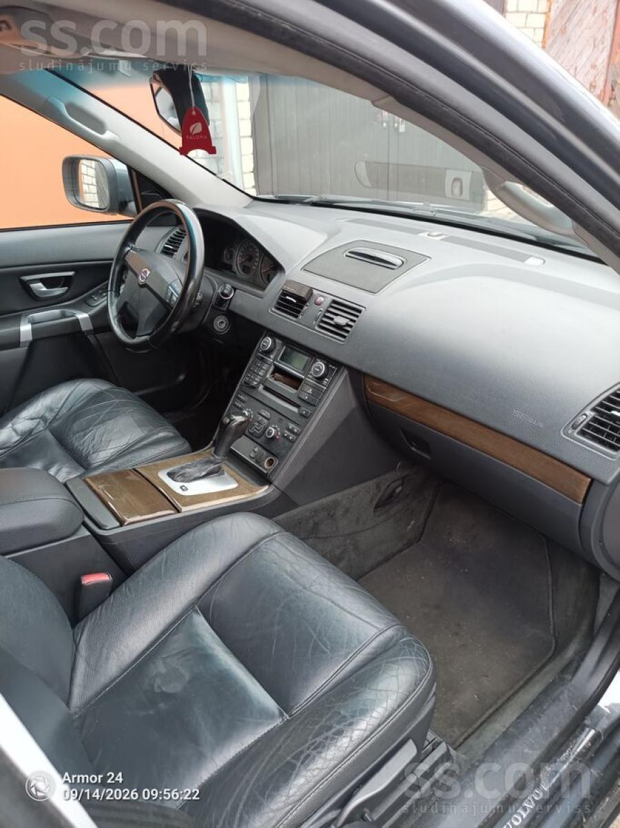 Grey Volvo XC90 2008 in Riga, with an engine capacity of 2.40 L and mileage of 264 thousand km for 6000 €, photo 5 on AUTOMOTO.COM.LV