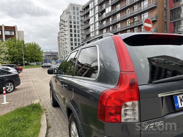 Pelēks Volvo XC90 2008 Rīga, ar dzinēja tilpumu 2.40 L un nobraukumu 364 tūkst. km par 4990 €, foto 9 vietnē AUTOMOTO.COM.LV