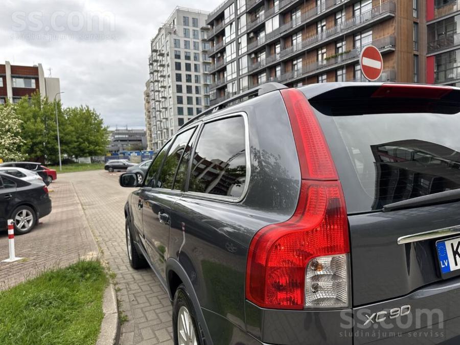 Pelēks Volvo XC90 2008 Rīga, ar dzinēja tilpumu 2.40 L un nobraukumu 364 tūkst. km par 4990 €, foto 9 vietnē AUTOMOTO.COM.LV