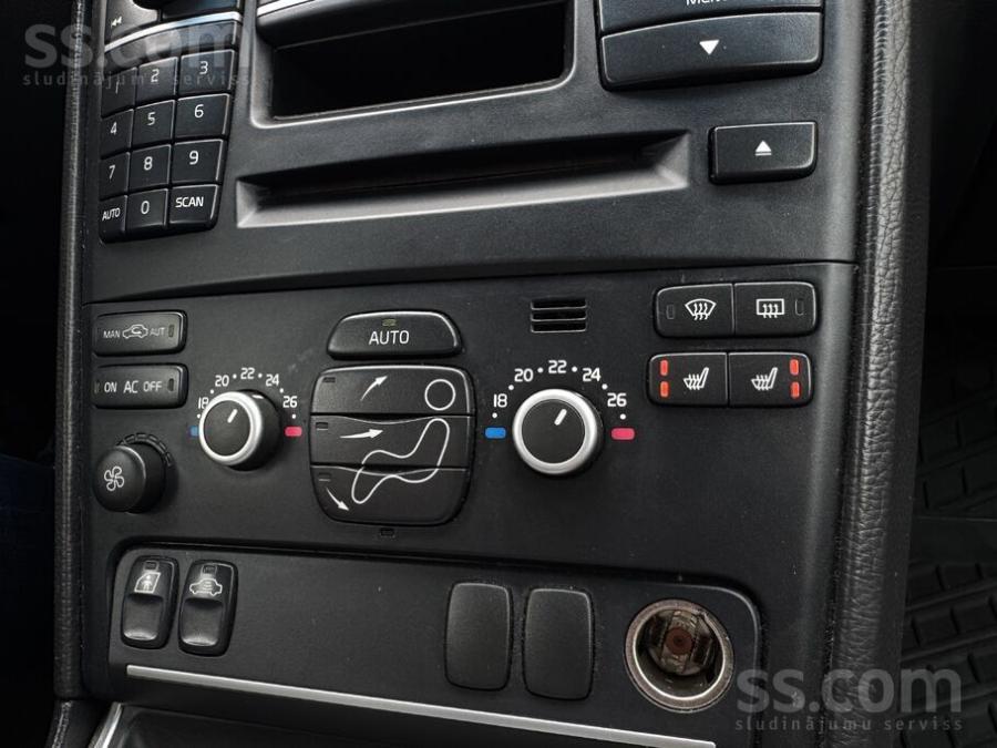 Pelēks Volvo XC90 2008 Rīga, ar dzinēja tilpumu 2.40 L un nobraukumu 364 tūkst. km par 4990 €, foto 18 vietnē AUTOMOTO.COM.LV