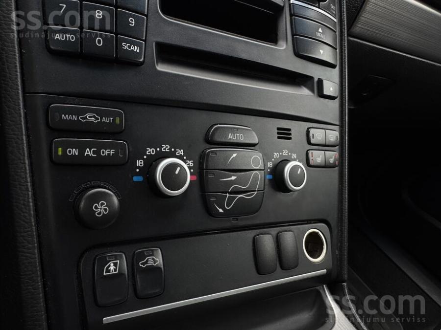 Pelēks Volvo XC90 2008 Rīga, ar dzinēja tilpumu 2.40 L un nobraukumu 364 tūkst. km par 4990 €, foto 19 vietnē AUTOMOTO.COM.LV