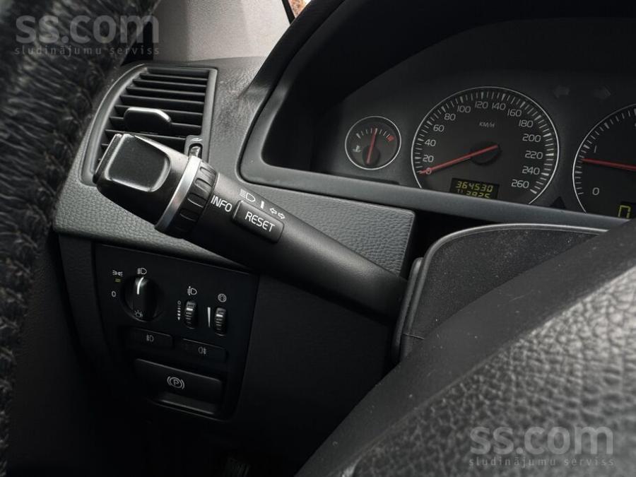 Pelēks Volvo XC90 2008 Rīga, ar dzinēja tilpumu 2.40 L un nobraukumu 364 tūkst. km par 4990 €, foto 23 vietnē AUTOMOTO.COM.LV