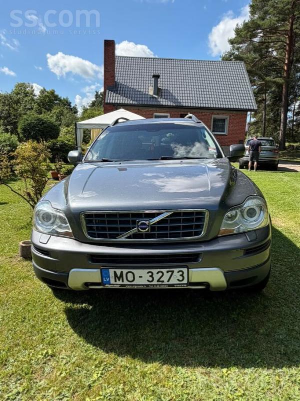 Grey Volvo XC90 2008 in Riga, with an engine capacity of 2.40 L and mileage of 458 thousand km for 3000 €, photo 1 on AUTOMOTO.COM.LV