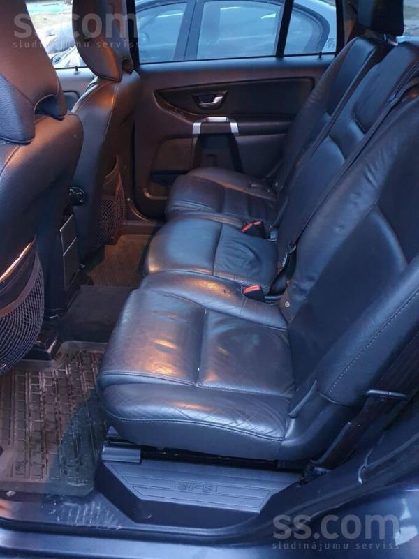 Grey Volvo XC90 2008 in Riga, with an engine capacity of 2.40 L and mileage of 458 thousand km for 3000 €, photo 9 on AUTOMOTO.COM.LV