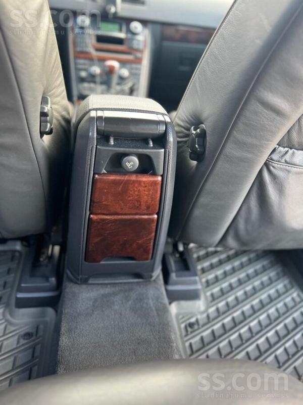 Grey Volvo XC90 2008 in Riga, with an engine capacity of 3.20 L and mileage of 370 thousand km for 4900 €, photo 11 on AUTOMOTO.COM.LV