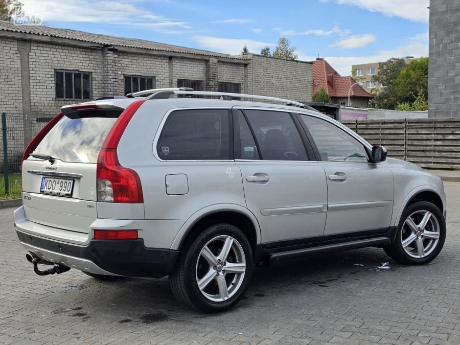 Grey Volvo XC90 2008 in Silute, with an engine capacity of 2.40 L and mileage of 370 thousand km for 4900 €, photo 10 on AUTOMOTO.COM.LV