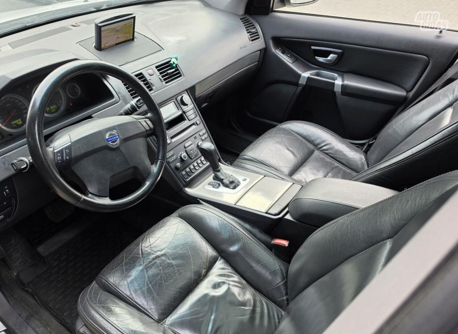 Grey Volvo XC90 2008 in Silute, with an engine capacity of 2.40 L and mileage of 370 thousand km for 4900 €, photo 13 on AUTOMOTO.COM.LV