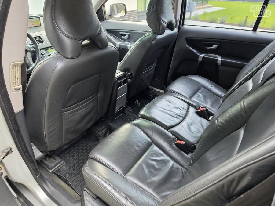 Grey Volvo XC90 2008 in Silute, with an engine capacity of 2.40 L and mileage of 370 thousand km for 4900 €, photo 14 on AUTOMOTO.COM.LV