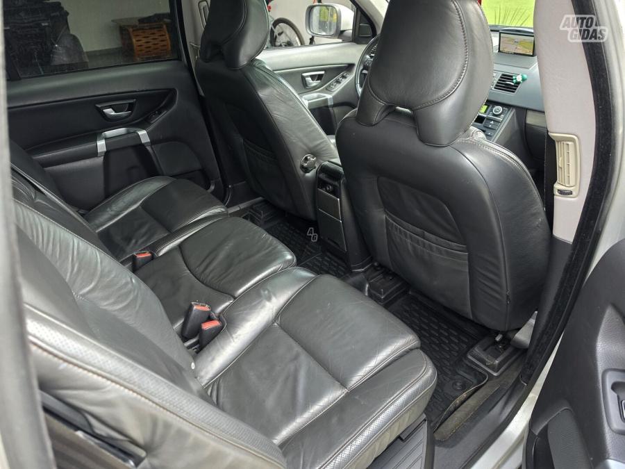 Grey Volvo XC90 2008 in Silute, with an engine capacity of 2.40 L and mileage of 370 thousand km for 4900 €, photo 16 on AUTOMOTO.COM.LV