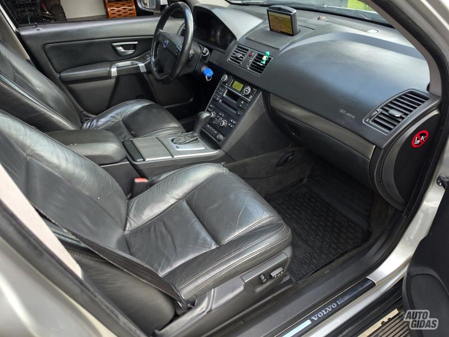 Grey Volvo XC90 2008 in Silute, with an engine capacity of 2.40 L and mileage of 370 thousand km for 4900 €, photo 19 on AUTOMOTO.COM.LV