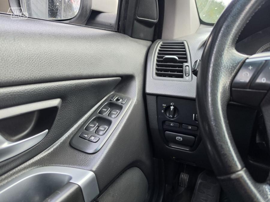 Grey Volvo XC90 2008 in Silute, with an engine capacity of 2.40 L and mileage of 370 thousand km for 4900 €, photo 23 on AUTOMOTO.COM.LV