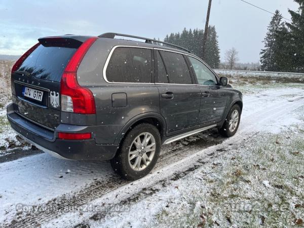 Pelēks Volvo XC90 2009 Tallina, ar dzinēja tilpumu 2.40 L un nobraukumu 258 tūkst. km par 8400 €, foto 1 vietnē AUTOMOTO.COM.LV
