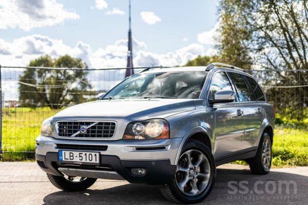 Grey Volvo XC90 2009 in Riga, with an engine capacity of 2.40 L and mileage of 389 thousand km for 5990 €, photo 1 on AUTOMOTO.COM.LV