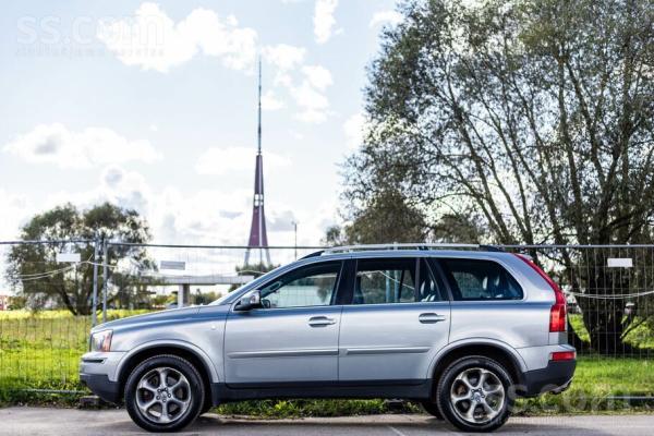 Grey Volvo XC90 2009 in Riga, with an engine capacity of 2.40 L and mileage of 389 thousand km for 5990 €, photo 4 on AUTOMOTO.COM.LV