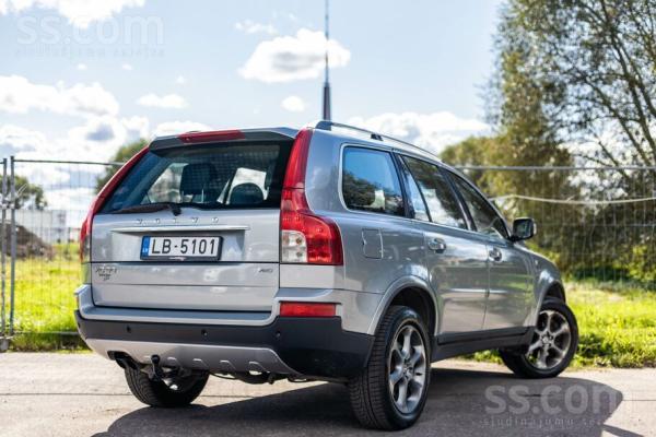 Grey Volvo XC90 2009 in Riga, with an engine capacity of 2.40 L and mileage of 389 thousand km for 5990 €, photo 7 on AUTOMOTO.COM.LV