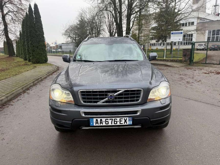 Pelēks Volvo XC90 2009 Tauragė, ar dzinēja tilpumu 2.40 L un nobraukumu 334 tūkst. km par 5990 €, foto 2 vietnē AUTOMOTO.COM.LV