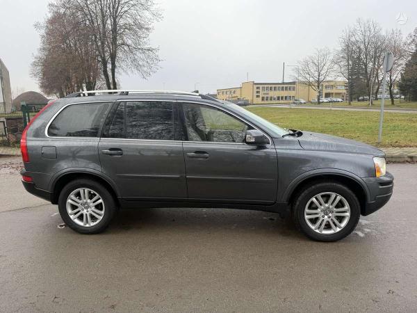 Pelēks Volvo XC90 2009 Tauragė, ar dzinēja tilpumu 2.40 L un nobraukumu 334 tūkst. km par 5990 €, foto 4 vietnē AUTOMOTO.COM.LV