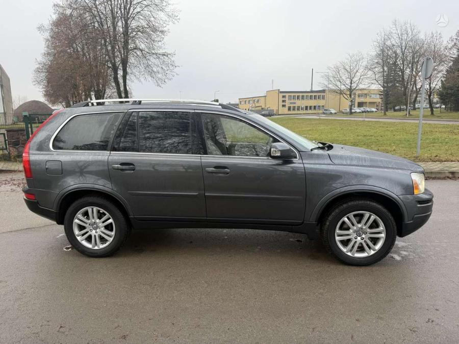 Pelēks Volvo XC90 2009 Tauragė, ar dzinēja tilpumu 2.40 L un nobraukumu 334 tūkst. km par 5990 €, foto 4 vietnē AUTOMOTO.COM.LV