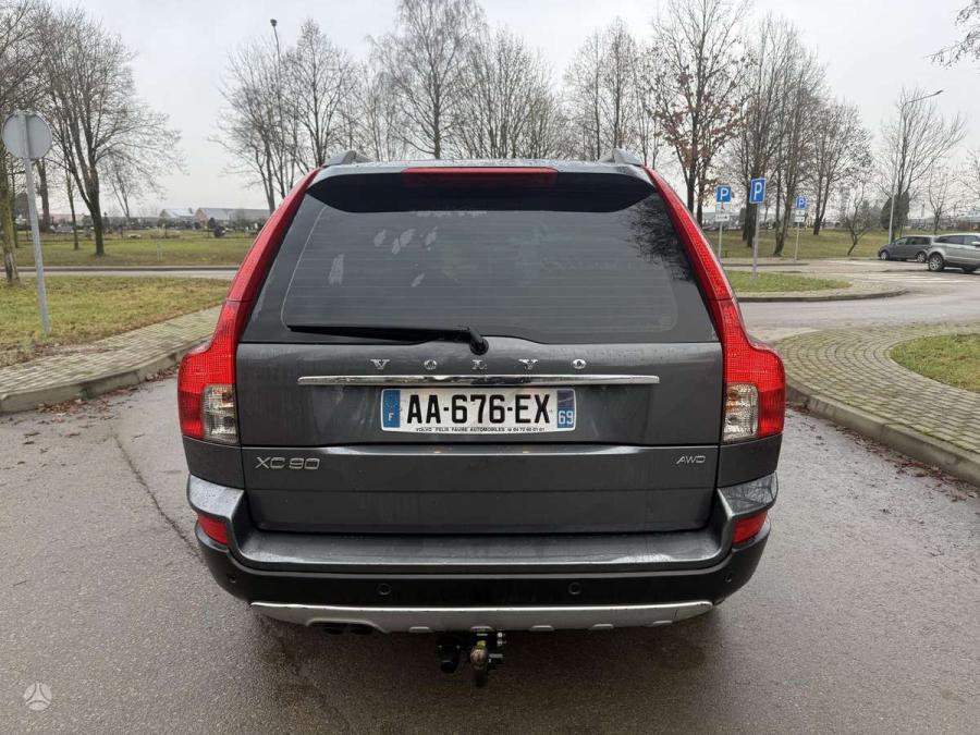 Pelēks Volvo XC90 2009 Tauragė, ar dzinēja tilpumu 2.40 L un nobraukumu 334 tūkst. km par 5990 €, foto 6 vietnē AUTOMOTO.COM.LV